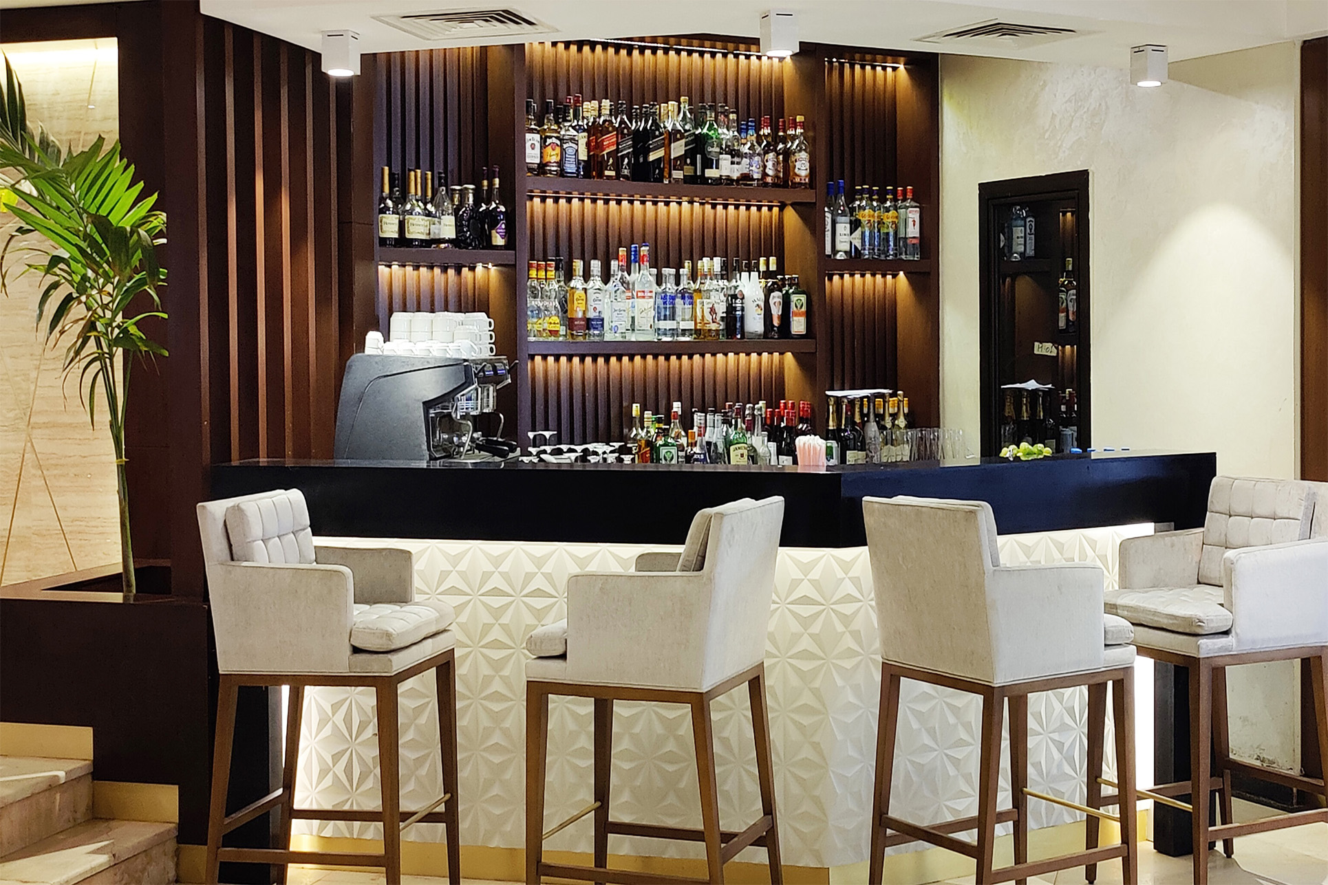 Main Bar – Imperial Plaza Hotel