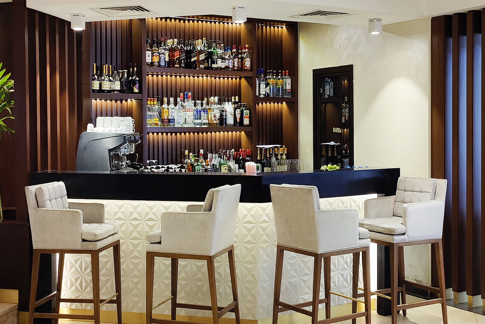 Main Bar – Imperial Plaza Hotel